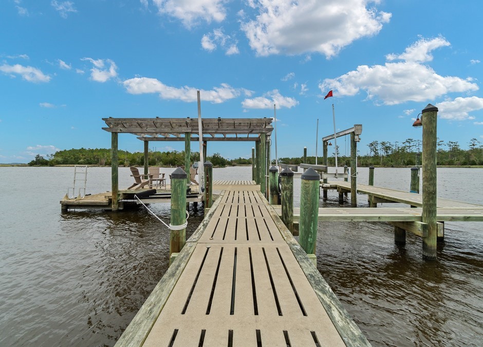 041_Dock with Boat Lift