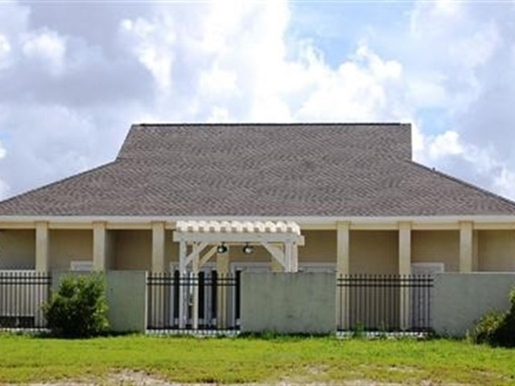 006_032_Windmill_Pointe_Community_Ce